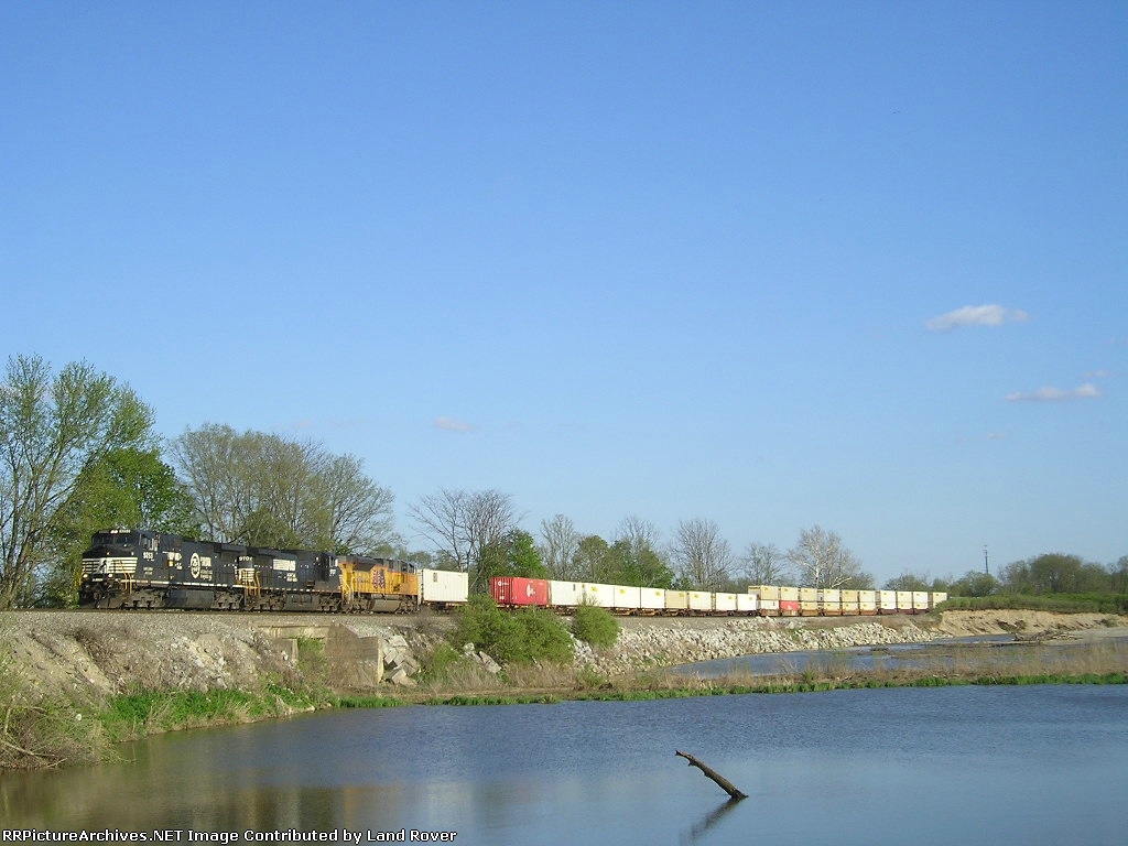 NS 9253 OLS On NS 216 Westbound